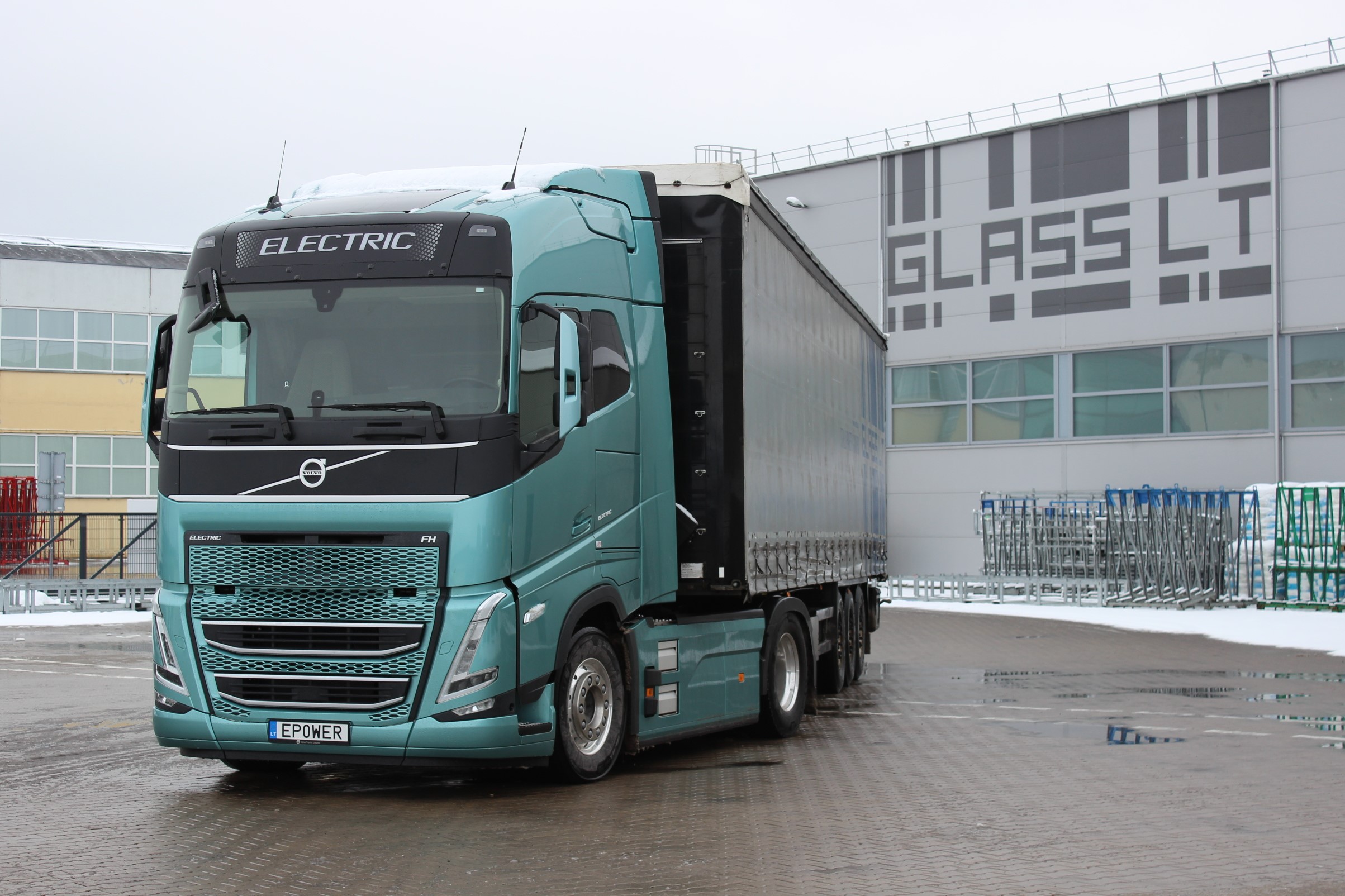 Pirmąjį elektrinį vilkiką Lietuvoje testuoja stiklo paketų gamykla ...